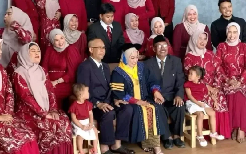 Serunya Foto Wisuda Ramean di Concept Photo Studio